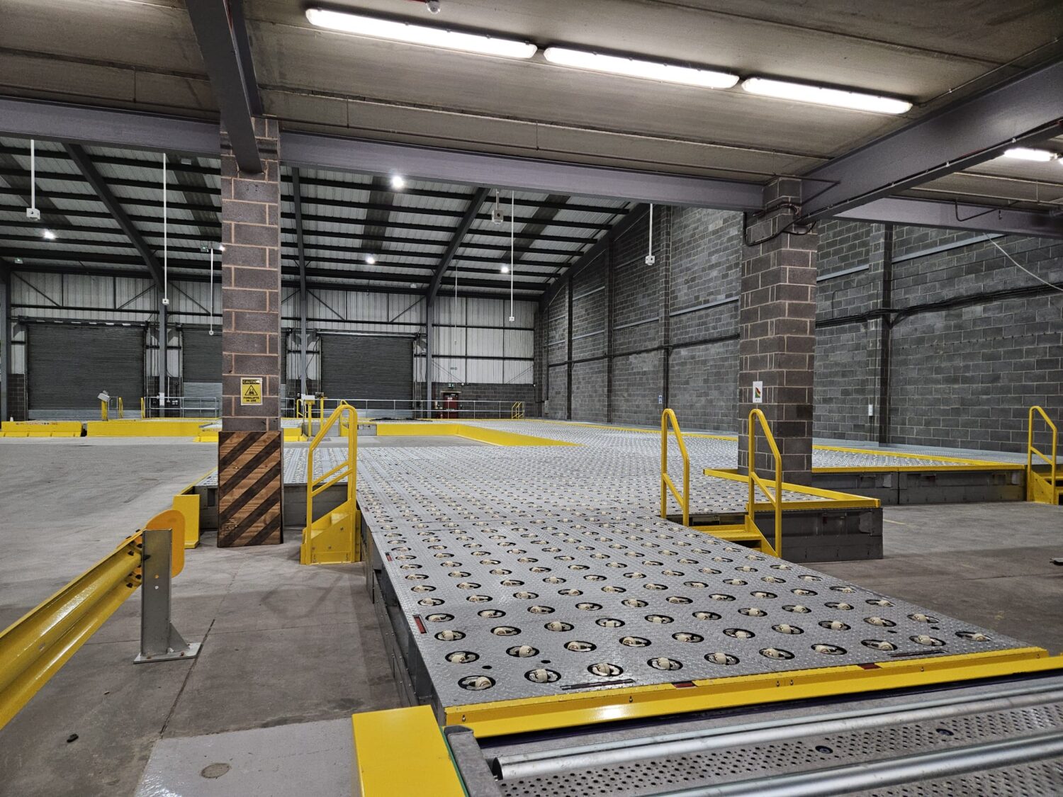 New FedEx Cargo Facility officially opens at East Midlands Airport ...
