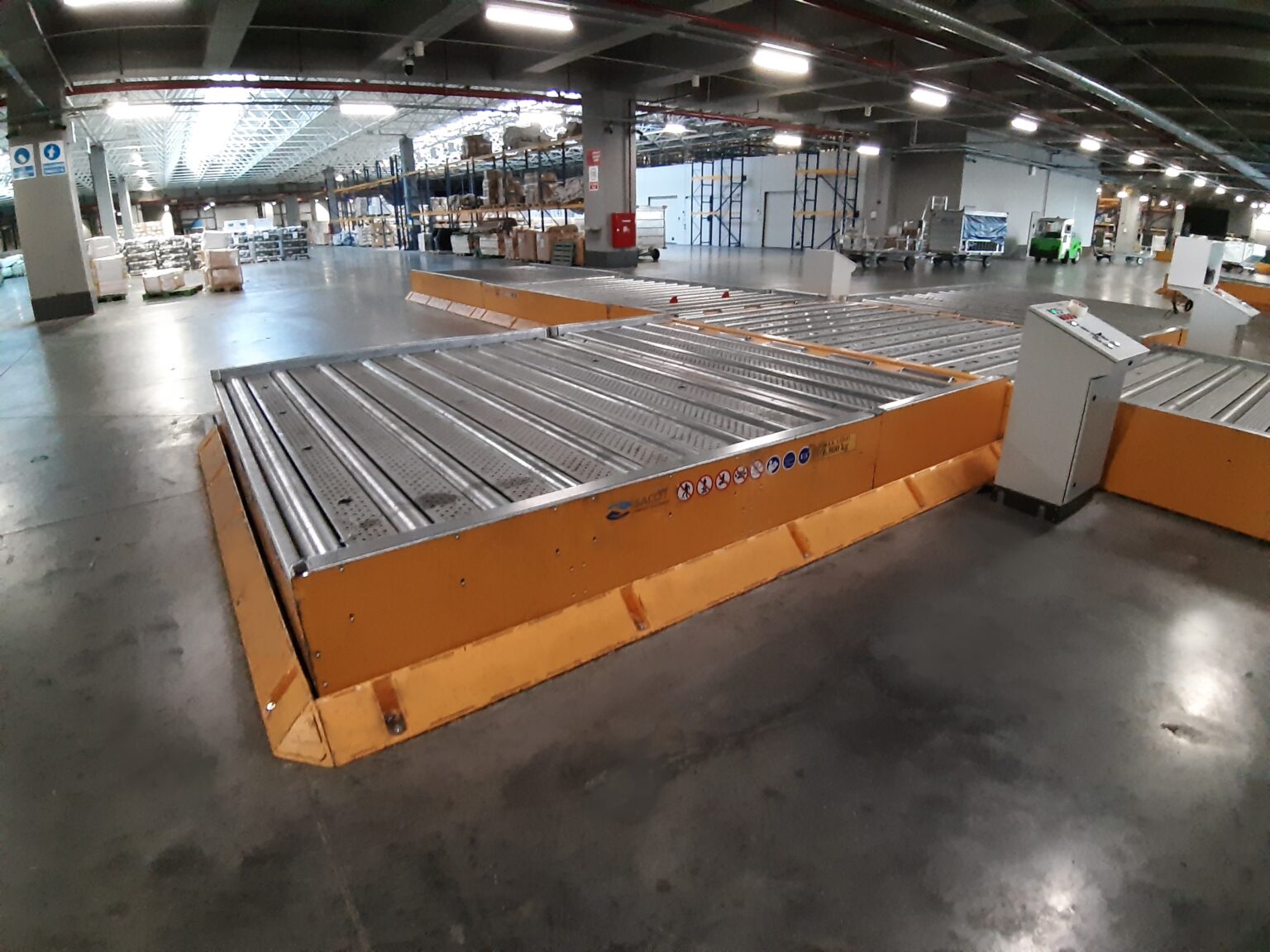 Build-up Break-down Work Stations - SACO Airport Equipment